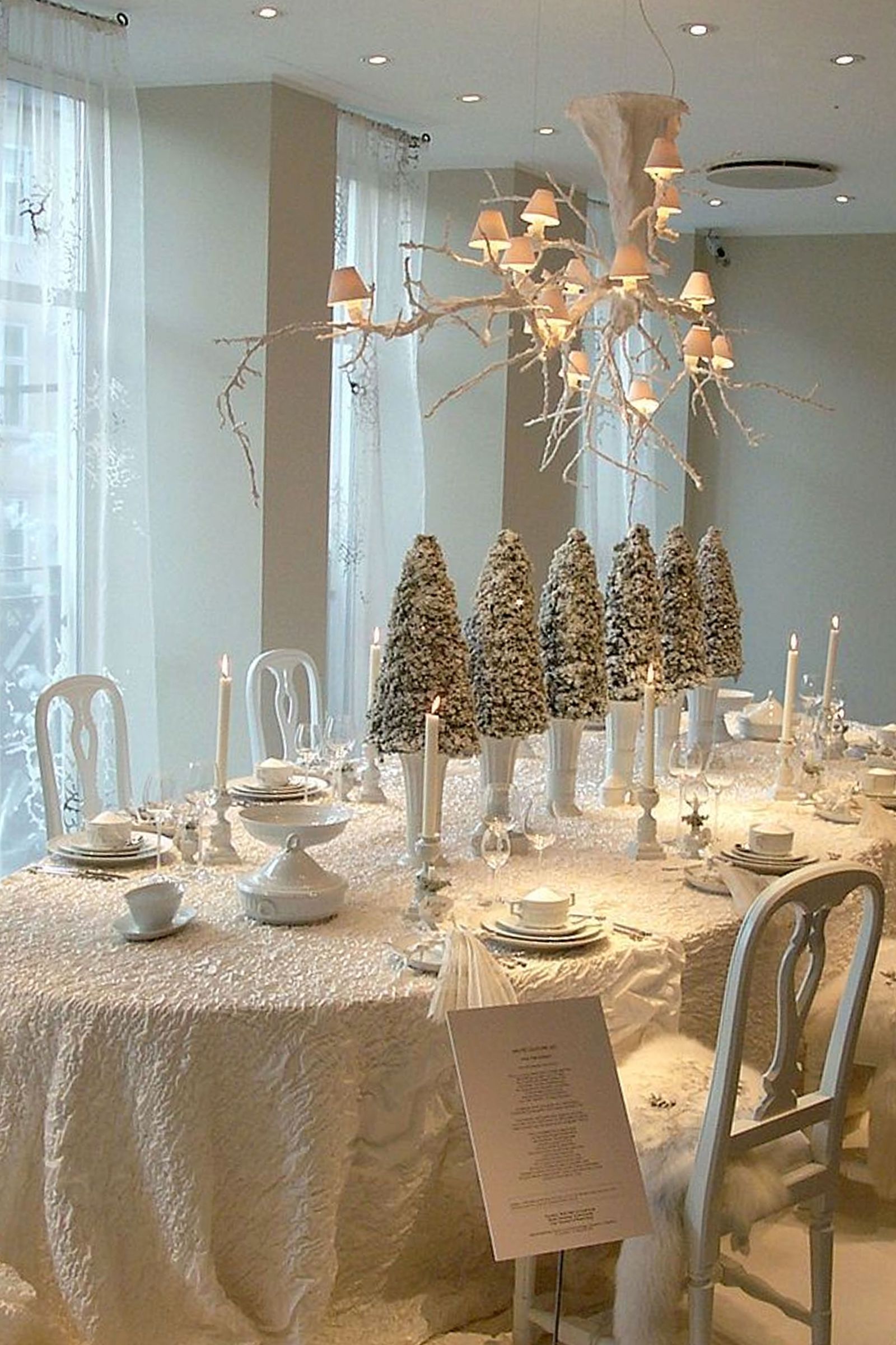 Ideas to Decorate Your Christmas Table 2020-2021 - NooBuzz
