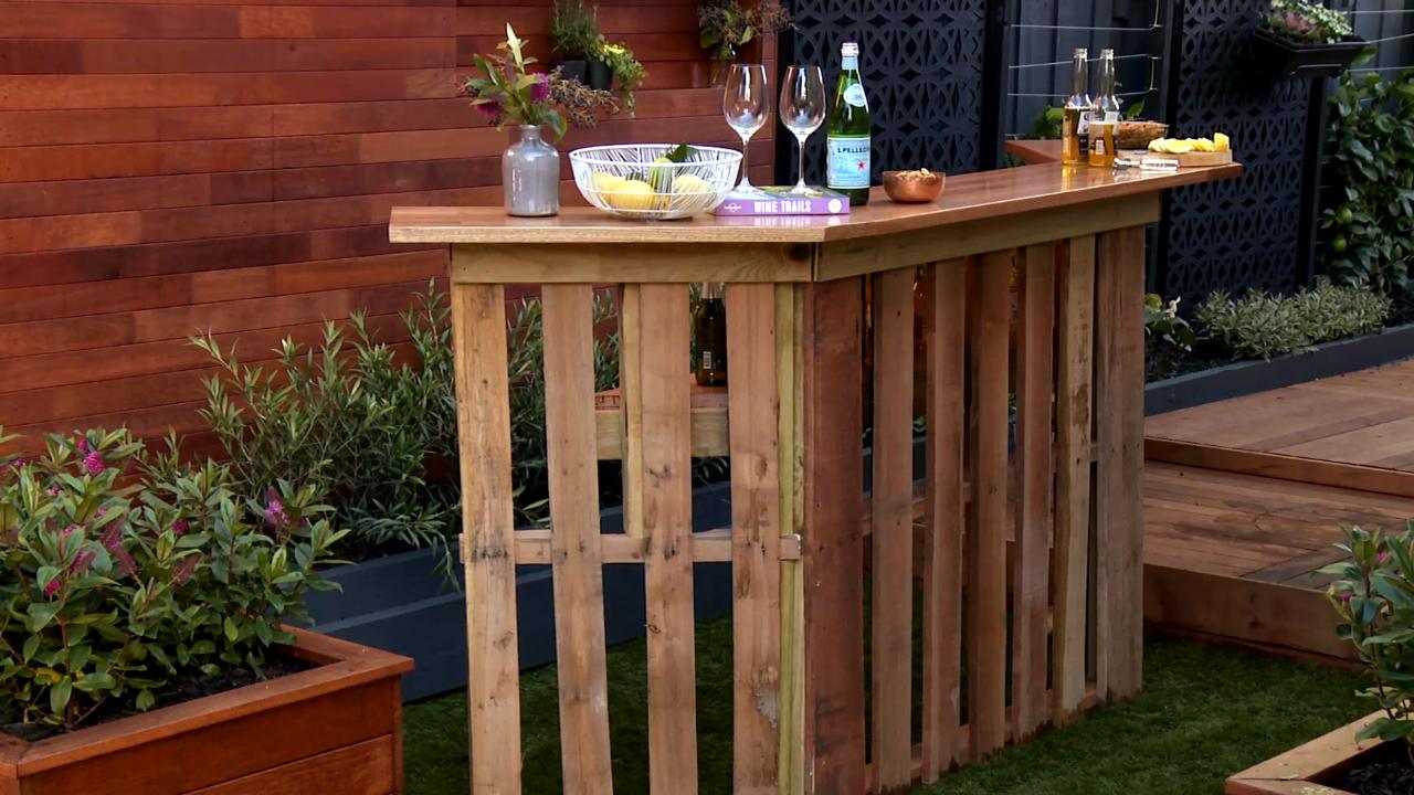 Here's How to Create a Wooden Pallet Mini-bar - NooBuzz